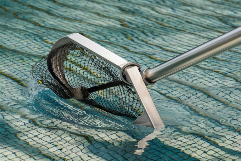 Skimmer de Piscina: Tipos, Funcionamiento y Mantenimiento