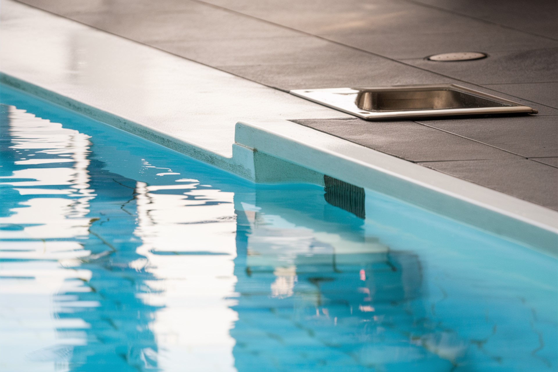 Skimmer de Piscina: Tipos, Funcionamiento y Mantenimiento